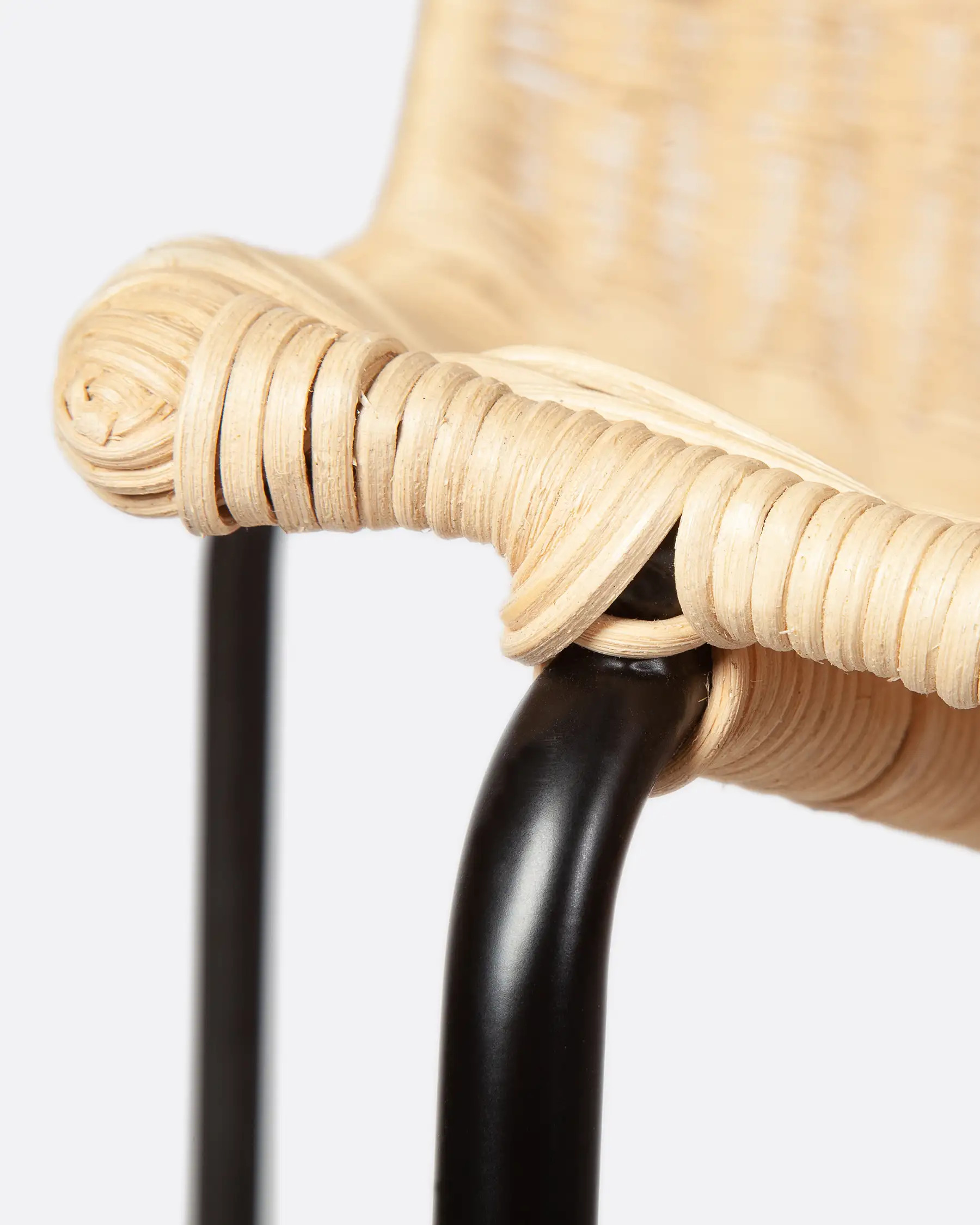 Compra Silla Camp Lounge Ratan Negra|Dareels Design